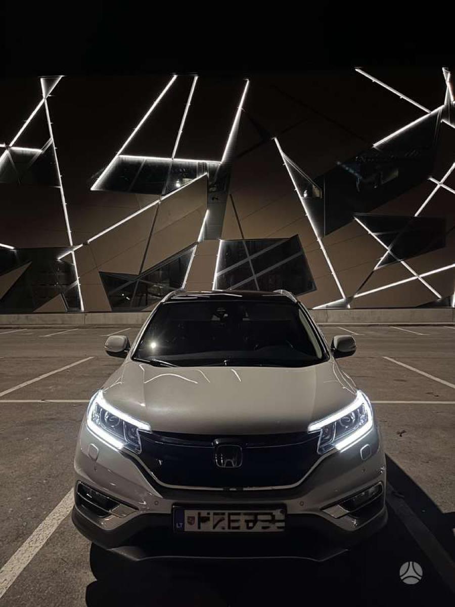 Balts Honda CR-V 2015 Šauļi, ar dzinēja tilpumu 1.60 L un nobraukumu 220 tūkst. km par 15000 €, foto 1 vietnē AUTOMOTO.COM.LV