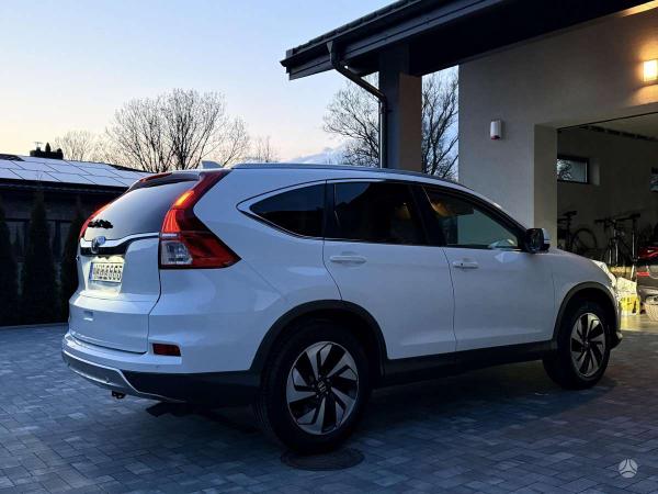White Honda CR-V 2015 in Siauliai, with an engine capacity of 1.60 L and mileage of 220 thousand km for 15000 €, photo 4 on AUTOMOTO.COM.LV