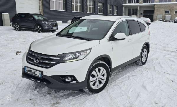 White Honda CR-V 2015 in Taurage, with an engine capacity of 1.60 L and mileage of 167 thousand km for 8600 €, photo 1 on AUTOMOTO.COM.LV