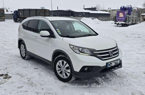 White Honda CR-V 2015 in Taurage, with an engine capacity of 1.60 L and mileage of 167 thousand km for 8600 €, photo 2 on AUTOMOTO.COM.LV