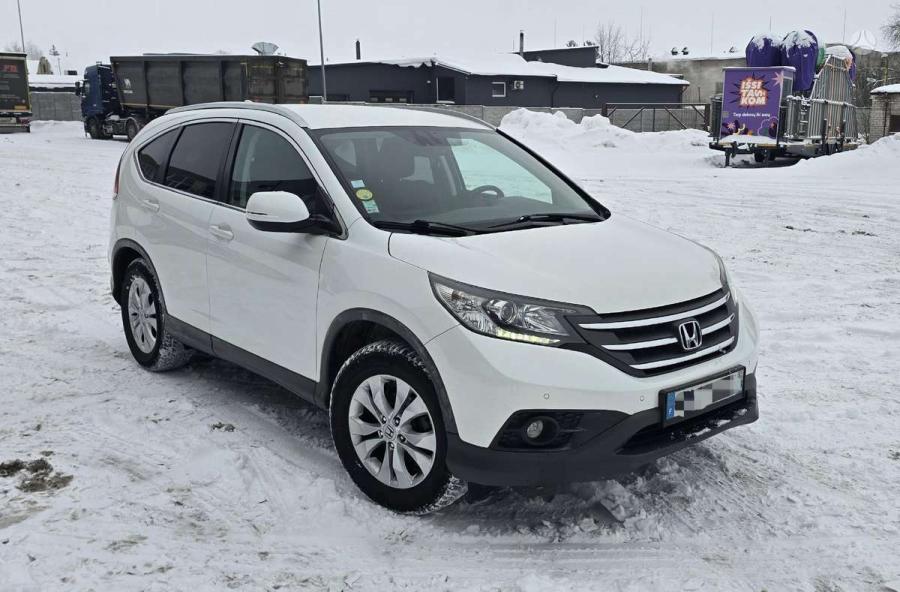 White Honda CR-V 2015 in Taurage, with an engine capacity of 1.60 L and mileage of 167 thousand km for 8600 €, photo 2 on AUTOMOTO.COM.LV