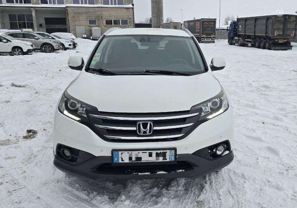 White Honda CR-V 2015 in Taurage, with an engine capacity of 1.60 L and mileage of 167 thousand km for 8600 €, photo 3 on AUTOMOTO.COM.LV