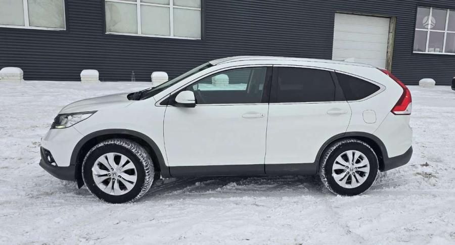 White Honda CR-V 2015 in Taurage, with an engine capacity of 1.60 L and mileage of 167 thousand km for 8600 €, photo 4 on AUTOMOTO.COM.LV