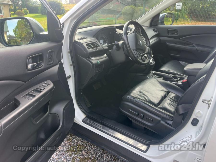 Balts Honda CR-V 2015 Tallina, ar dzinēja tilpumu 1.60 L un nobraukumu 314 tūkst. km par 9800 €, foto 5 vietnē AUTOMOTO.COM.LV