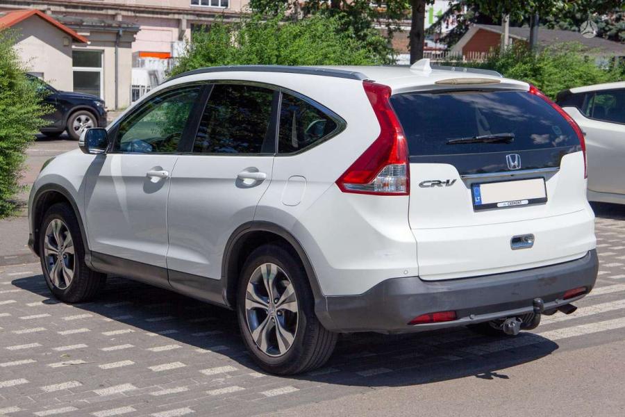 White Honda CR-V 2015 in Vilnius, with an engine capacity of 2.20 L and mileage of 171 thousand km for 12750 €, photo 4 on AUTOMOTO.COM.LV