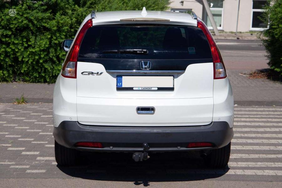 White Honda CR-V 2015 in Vilnius, with an engine capacity of 2.20 L and mileage of 171 thousand km for 12750 €, photo 5 on AUTOMOTO.COM.LV