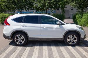 White Honda CR-V 2015 in Vilnius, with an engine capacity of 2.20 L and mileage of 171 thousand km for 12750 €, photo 7 on AUTOMOTO.COM.LV