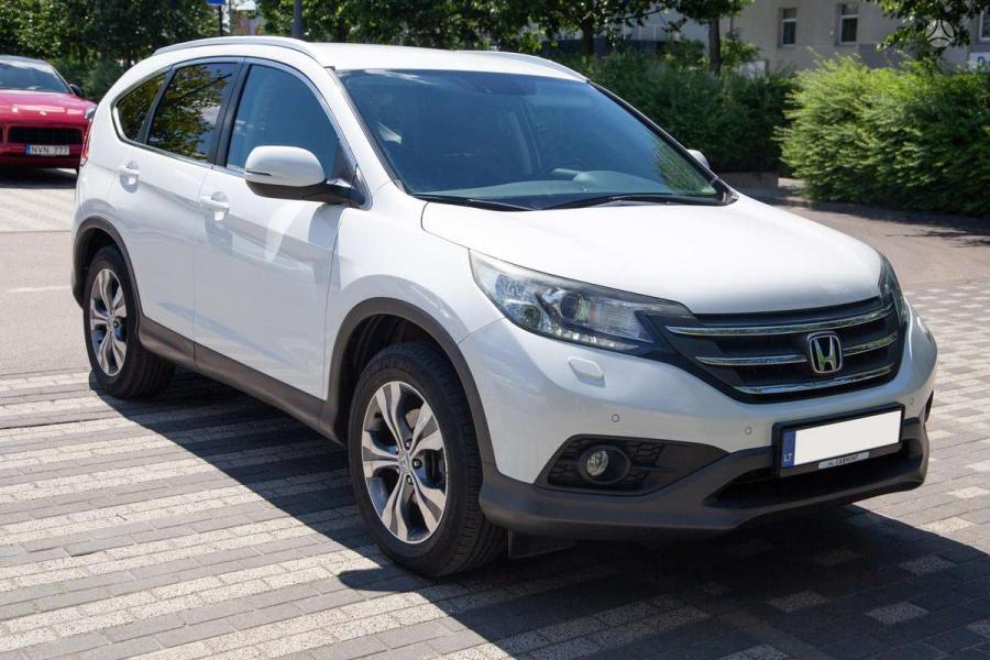 White Honda CR-V 2015 in Vilnius, with an engine capacity of 2.20 L and mileage of 171 thousand km for 12750 €, photo 8 on AUTOMOTO.COM.LV