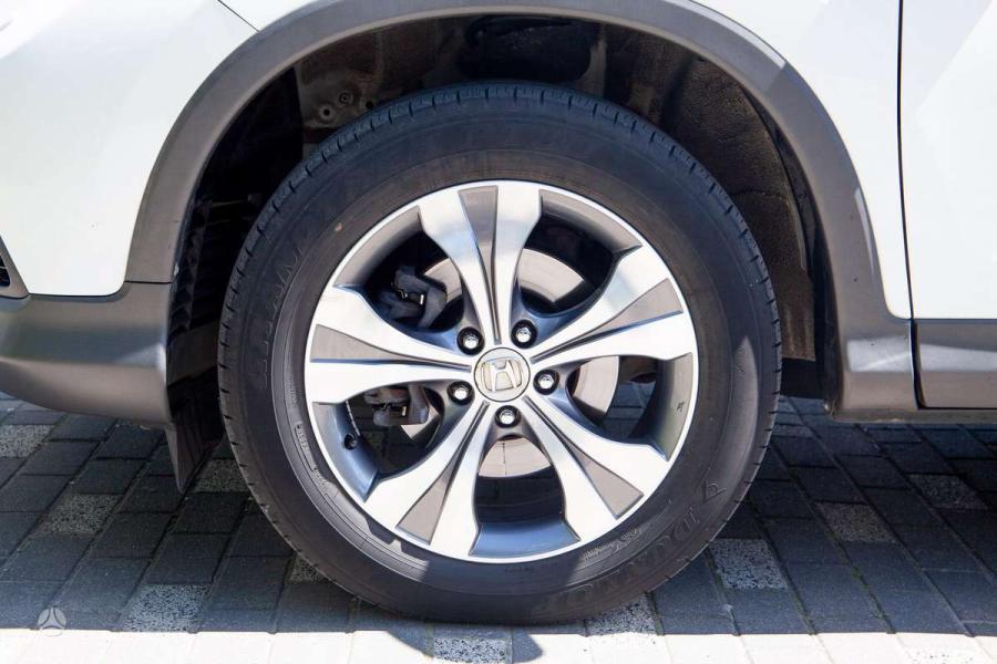White Honda CR-V 2015 in Vilnius, with an engine capacity of 2.20 L and mileage of 171 thousand km for 12750 €, photo 11 on AUTOMOTO.COM.LV