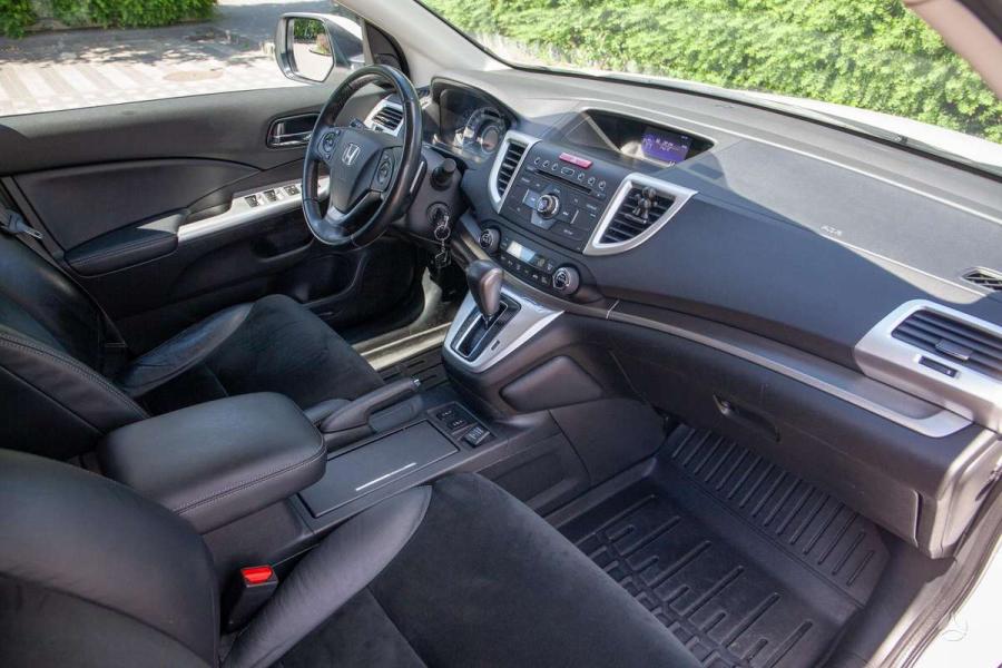 White Honda CR-V 2015 in Vilnius, with an engine capacity of 2.20 L and mileage of 171 thousand km for 12750 €, photo 15 on AUTOMOTO.COM.LV