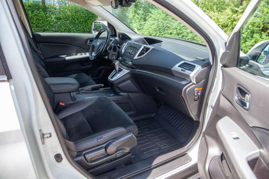 White Honda CR-V 2015 in Vilnius, with an engine capacity of 2.20 L and mileage of 171 thousand km for 12750 €, photo 16 on AUTOMOTO.COM.LV