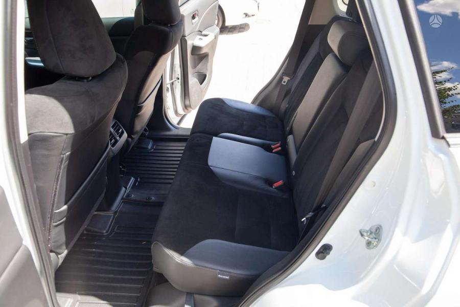 White Honda CR-V 2015 in Vilnius, with an engine capacity of 2.20 L and mileage of 171 thousand km for 12750 €, photo 17 on AUTOMOTO.COM.LV