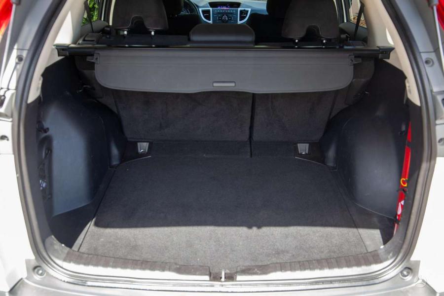 White Honda CR-V 2015 in Vilnius, with an engine capacity of 2.20 L and mileage of 171 thousand km for 12750 €, photo 19 on AUTOMOTO.COM.LV