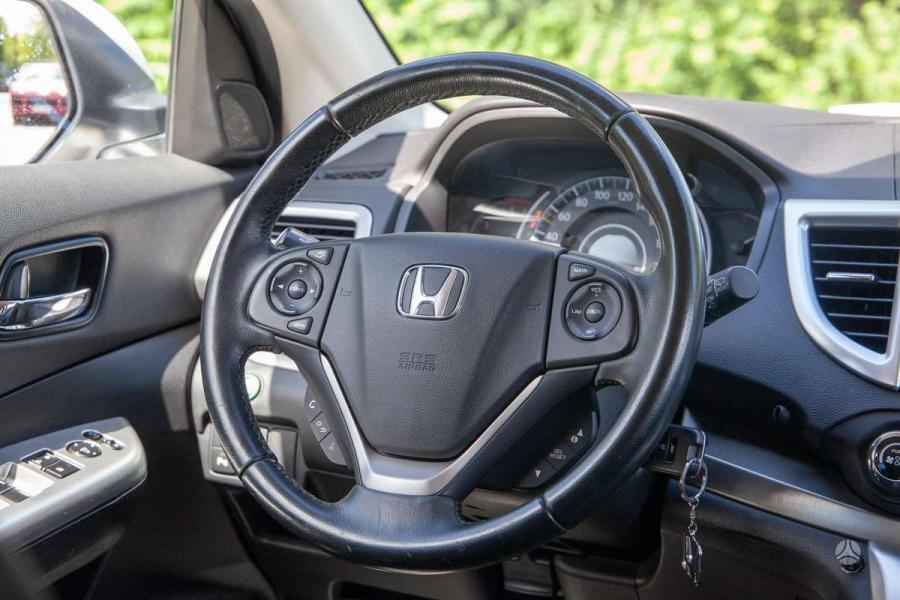 White Honda CR-V 2015 in Vilnius, with an engine capacity of 2.20 L and mileage of 171 thousand km for 12750 €, photo 23 on AUTOMOTO.COM.LV