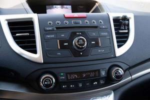 White Honda CR-V 2015 in Vilnius, with an engine capacity of 2.20 L and mileage of 171 thousand km for 12750 €, photo 29 on AUTOMOTO.COM.LV