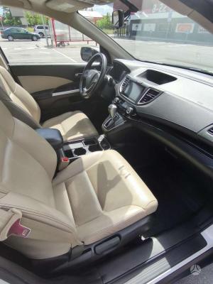 White Honda CR-V 2015 in Vilnius, with an engine capacity of 2.40 L and mileage of 153 thousand km for 12500 €, photo 7 on AUTOMOTO.COM.LV