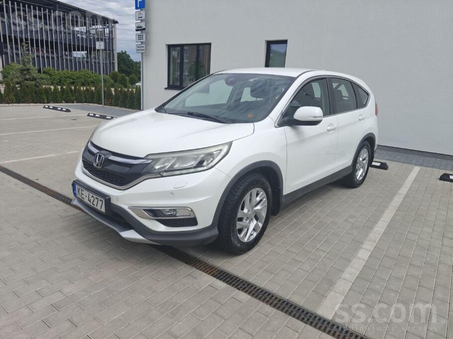 White Honda CR-V 2015 in Riga, with an engine capacity of 2.00 L and mileage of 210 thousand km for 10900 €, photo 3 on AUTOMOTO.COM.LV