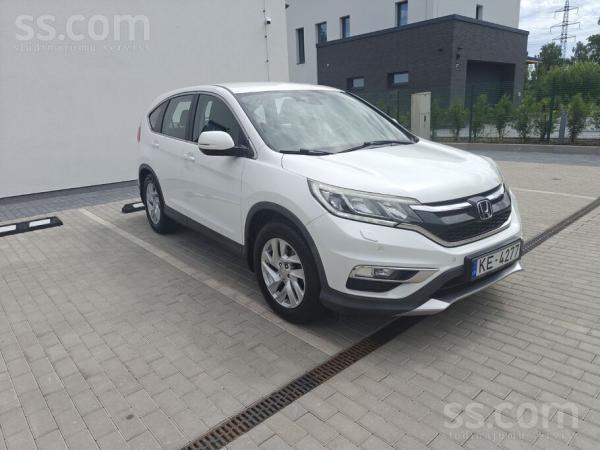 White Honda CR-V 2015 in Riga, with an engine capacity of 2.00 L and mileage of 210 thousand km for 10900 €, photo 3 on AUTOMOTO.COM.LV