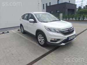 White Honda CR-V 2015 in Riga, with an engine capacity of 2.00 L and mileage of 210 thousand km for 10900 €, photo 4 on AUTOMOTO.COM.LV