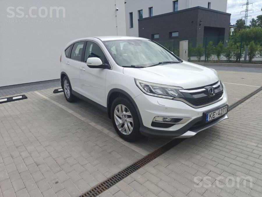 White Honda CR-V 2015 in Riga, with an engine capacity of 2.00 L and mileage of 210 thousand km for 10900 €, photo 4 on AUTOMOTO.COM.LV