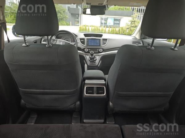White Honda CR-V 2015 in Riga, with an engine capacity of 2.00 L and mileage of 210 thousand km for 10900 €, photo 4 on AUTOMOTO.COM.LV
