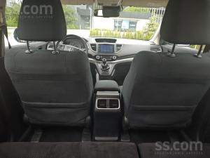 White Honda CR-V 2015 in Riga, with an engine capacity of 2.00 L and mileage of 210 thousand km for 10900 €, photo 5 on AUTOMOTO.COM.LV