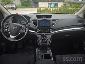 White Honda CR-V 2015 in Riga, with an engine capacity of 2.00 L and mileage of 210 thousand km for 10900 €, photo 6 on AUTOMOTO.COM.LV