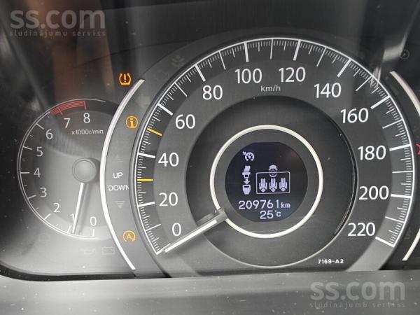 White Honda CR-V 2015 in Riga, with an engine capacity of 2.00 L and mileage of 210 thousand km for 10900 €, photo 6 on AUTOMOTO.COM.LV