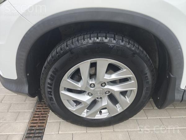 White Honda CR-V 2015 in Riga, with an engine capacity of 2.00 L and mileage of 210 thousand km for 10900 €, photo 8 on AUTOMOTO.COM.LV