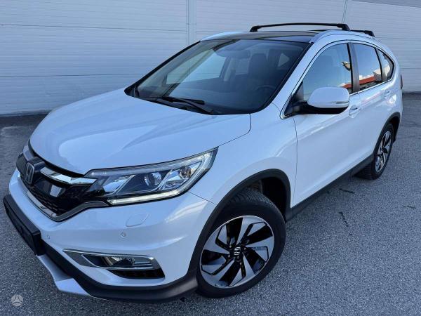 White Honda CR-V 2015 in Prienai, with an engine capacity of 1.60 L and mileage of 224 thousand km for 11900 €, photo 1 on AUTOMOTO.COM.LV