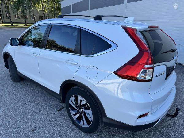 White Honda CR-V 2015 in Prienai, with an engine capacity of 1.60 L and mileage of 224 thousand km for 11900 €, photo 2 on AUTOMOTO.COM.LV