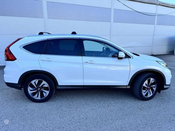 White Honda CR-V 2015 in Prienai, with an engine capacity of 1.60 L and mileage of 224 thousand km for 11900 €, photo 5 on AUTOMOTO.COM.LV