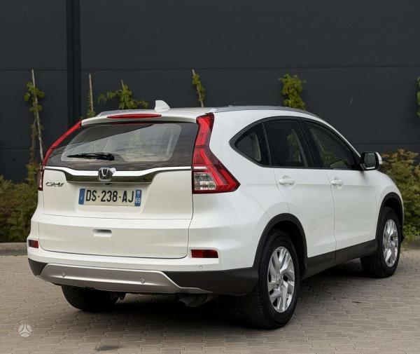 Balts Honda CR-V 2015 Viļņa, ar dzinēja tilpumu 1.60 L un nobraukumu 150 tūkst. km par 13500 €, foto 4 vietnē AUTOMOTO.COM.LV