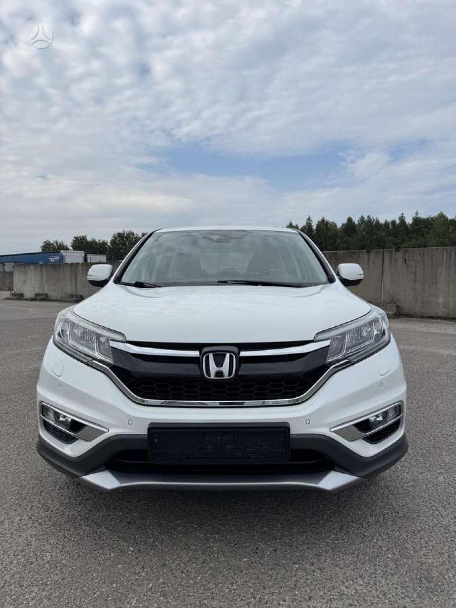 White Honda CR-V 2015 in Panevezys, with an engine capacity of 1.60 L and mileage of 117 thousand km for 12999 €, photo 3 on AUTOMOTO.COM.LV