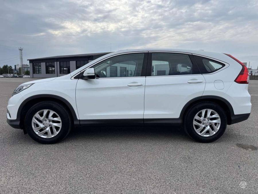 White Honda CR-V 2015 in Panevezys, with an engine capacity of 1.60 L and mileage of 117 thousand km for 12999 €, photo 5 on AUTOMOTO.COM.LV