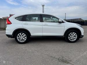 White Honda CR-V 2015 in Panevezys, with an engine capacity of 1.60 L and mileage of 117 thousand km for 12999 €, photo 9 on AUTOMOTO.COM.LV