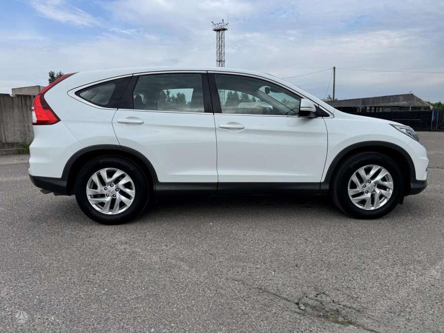 White Honda CR-V 2015 in Panevezys, with an engine capacity of 1.60 L and mileage of 117 thousand km for 12999 €, photo 9 on AUTOMOTO.COM.LV