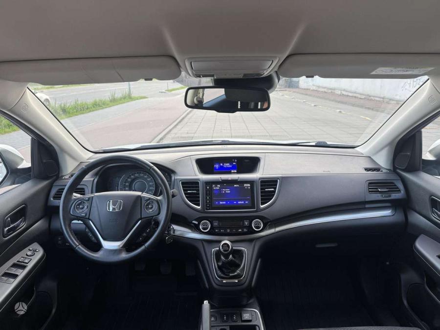 White Honda CR-V 2015 in Panevezys, with an engine capacity of 1.60 L and mileage of 117 thousand km for 12999 €, photo 13 on AUTOMOTO.COM.LV