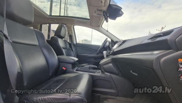 Balts Honda CR-V 2015 Tallina, ar dzinēja tilpumu 2.00 L un nobraukumu 141 tūkst. km par 11777 €, foto 6 vietnē AUTOMOTO.COM.LV