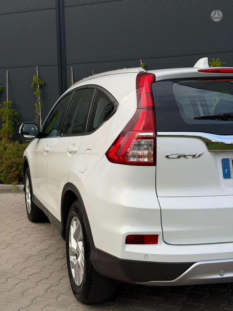 Balts Honda CR-V 2015 Viļņa, ar dzinēja tilpumu 1.60 L un nobraukumu 150 tūkst. km par 12900 €, foto 5 vietnē AUTOMOTO.COM.LV