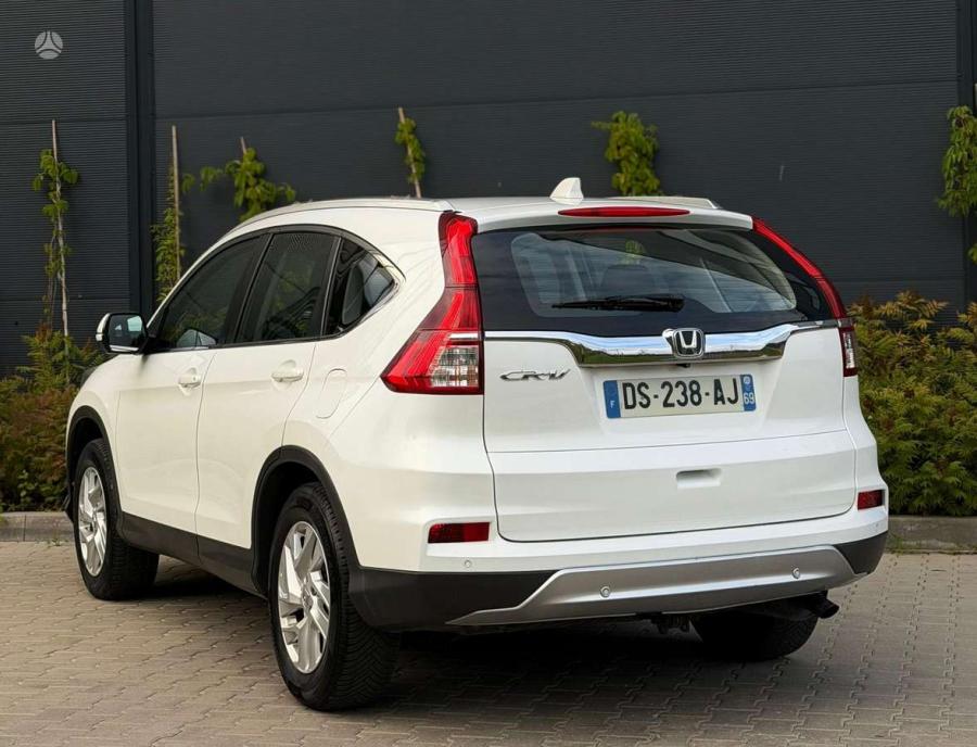 Balts Honda CR-V 2015 Viļņa, ar dzinēja tilpumu 1.60 L un nobraukumu 150 tūkst. km par 12900 €, foto 6 vietnē AUTOMOTO.COM.LV