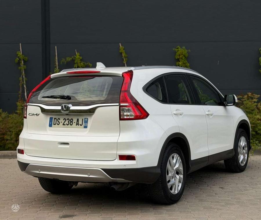 Balts Honda CR-V 2015 Viļņa, ar dzinēja tilpumu 1.60 L un nobraukumu 150 tūkst. km par 12900 €, foto 7 vietnē AUTOMOTO.COM.LV
