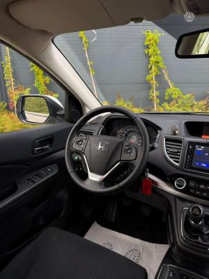 Balts Honda CR-V 2015 Viļņa, ar dzinēja tilpumu 1.60 L un nobraukumu 150 tūkst. km par 12900 €, foto 27 vietnē AUTOMOTO.COM.LV