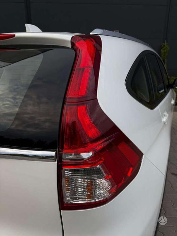 Balts Honda CR-V 2015 Viļņa, ar dzinēja tilpumu 1.60 L un nobraukumu 150 tūkst. km par 12900 €, foto 8 vietnē AUTOMOTO.COM.LV