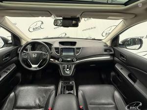 White Honda CR-V 2015 in Vilnius, with an engine capacity of 1.60 L and mileage of 243 thousand km for 12900 €, photo 5 on AUTOMOTO.COM.LV
