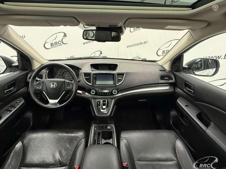 White Honda CR-V 2015 in Vilnius, with an engine capacity of 1.60 L and mileage of 243 thousand km for 12900 €, photo 5 on AUTOMOTO.COM.LV