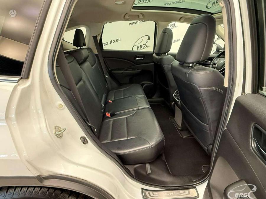 White Honda CR-V 2015 in Vilnius, with an engine capacity of 1.60 L and mileage of 243 thousand km for 12900 €, photo 8 on AUTOMOTO.COM.LV