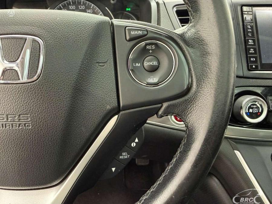 White Honda CR-V 2015 in Vilnius, with an engine capacity of 1.60 L and mileage of 243 thousand km for 12900 €, photo 11 on AUTOMOTO.COM.LV