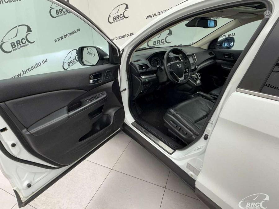White Honda CR-V 2015 in Vilnius, with an engine capacity of 1.60 L and mileage of 243 thousand km for 12900 €, photo 17 on AUTOMOTO.COM.LV