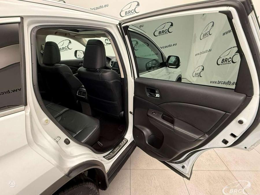 White Honda CR-V 2015 in Vilnius, with an engine capacity of 1.60 L and mileage of 243 thousand km for 12900 €, photo 22 on AUTOMOTO.COM.LV